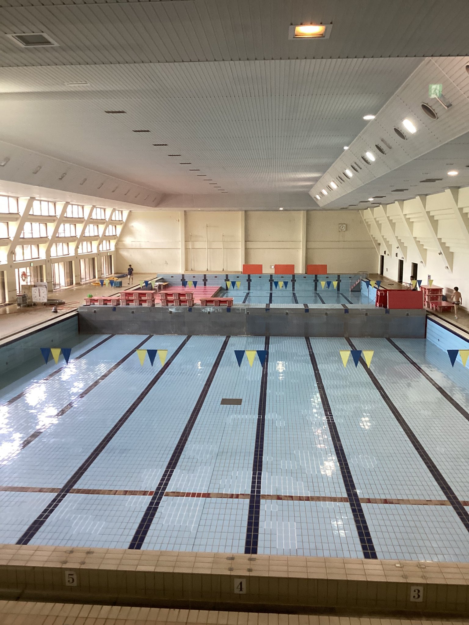 なかなか見られない光景！「敷根公園」水のないプール - 下田タイムズ